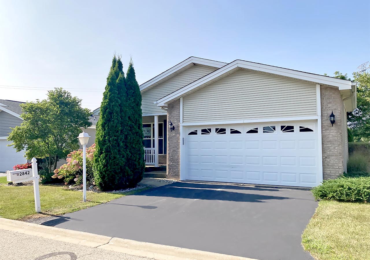 2842 Gateway Circle | Hometown America